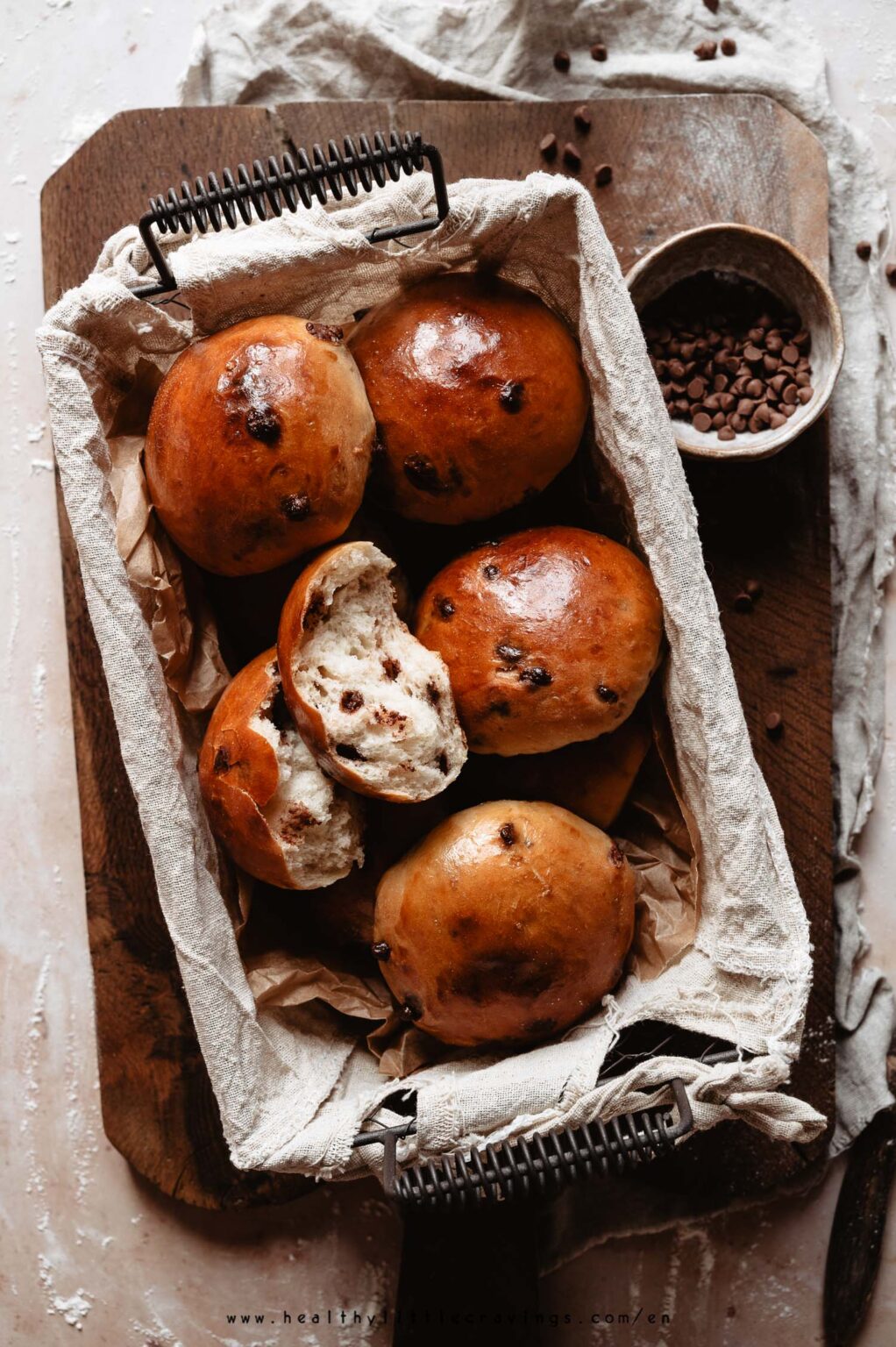 Japanese Milk Buns Recipe With Chocolate Chips (+ Video)